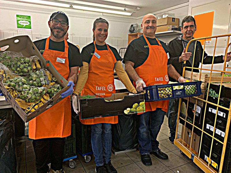 Tucker-Mitarbeiter packten an - Tafel Gießen